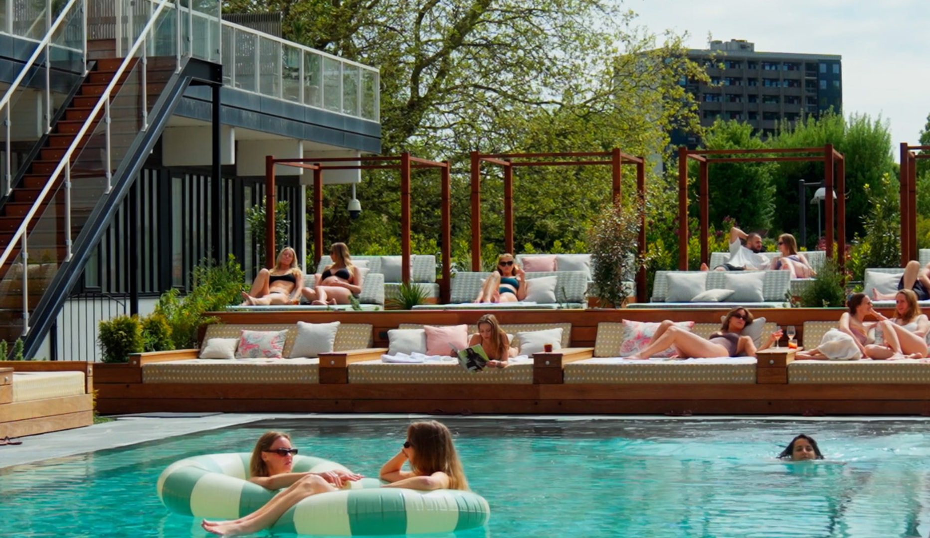 Luksuriøs brunchbuffet og Pool Club på Marienlyst Strandhotel - spar 29 ...