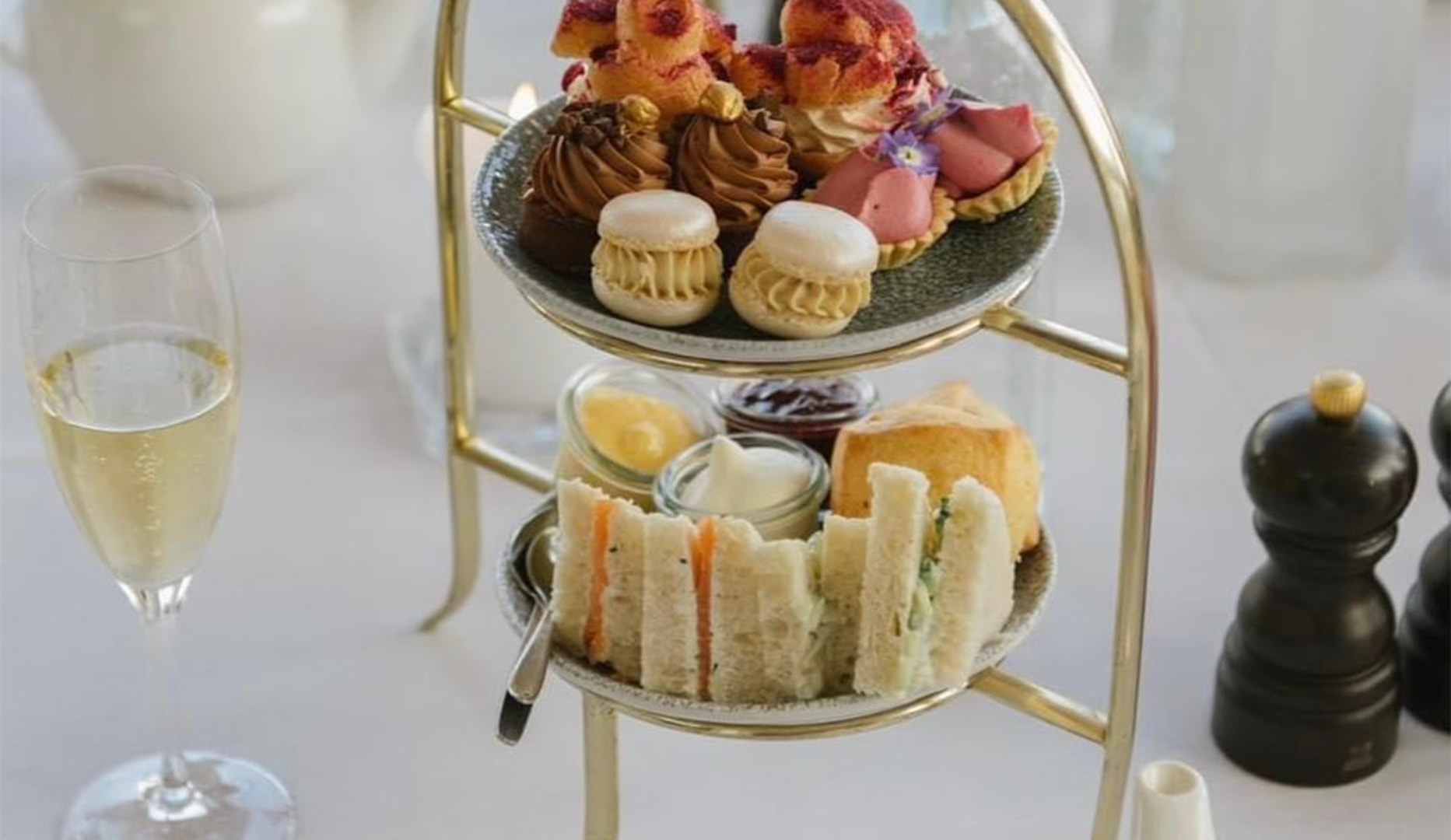 Marienlyst: Pool Club og Afternoon Tea - spar 31% - 3000 Helsingør ...